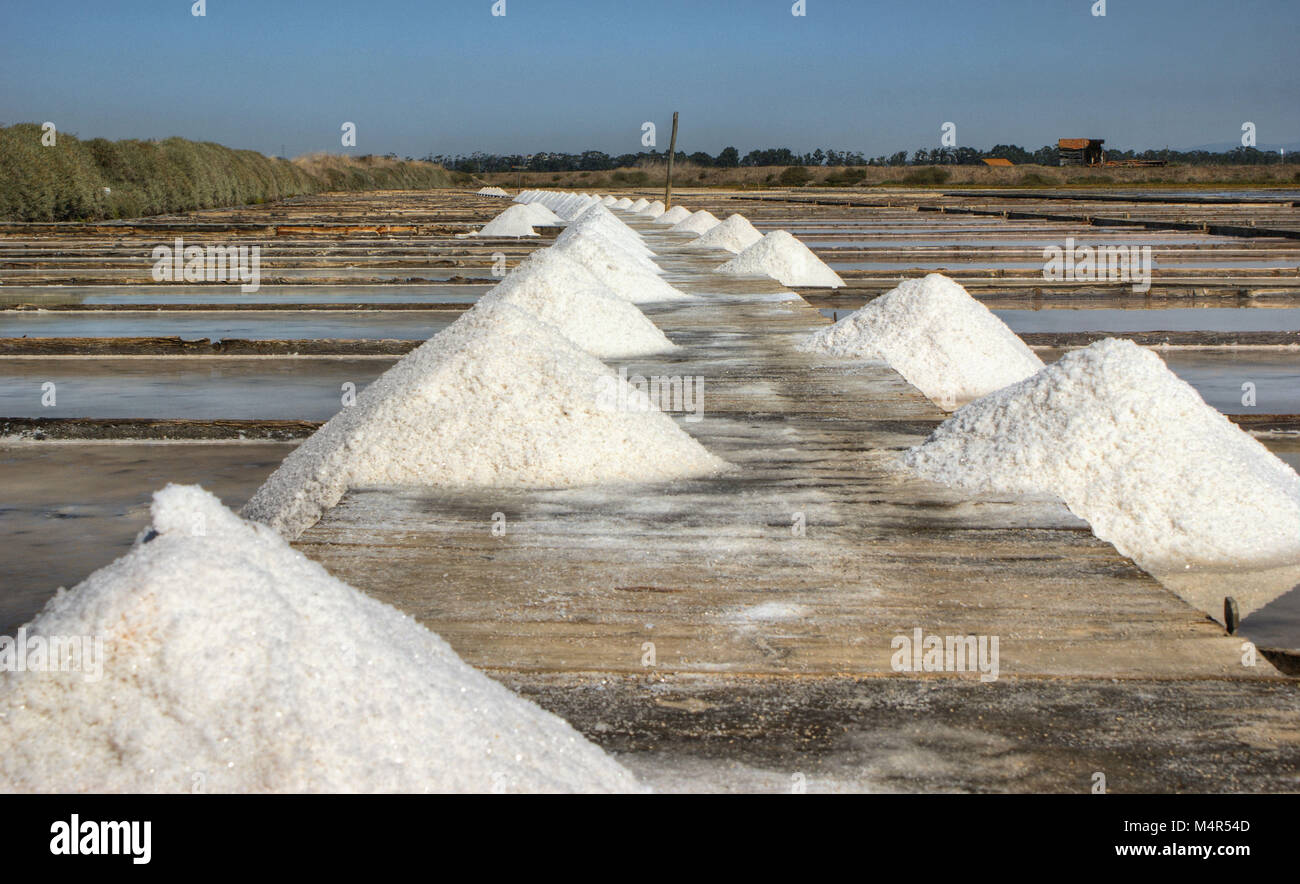 Portugal salt deposit hi-res stock photography and images - Alamy