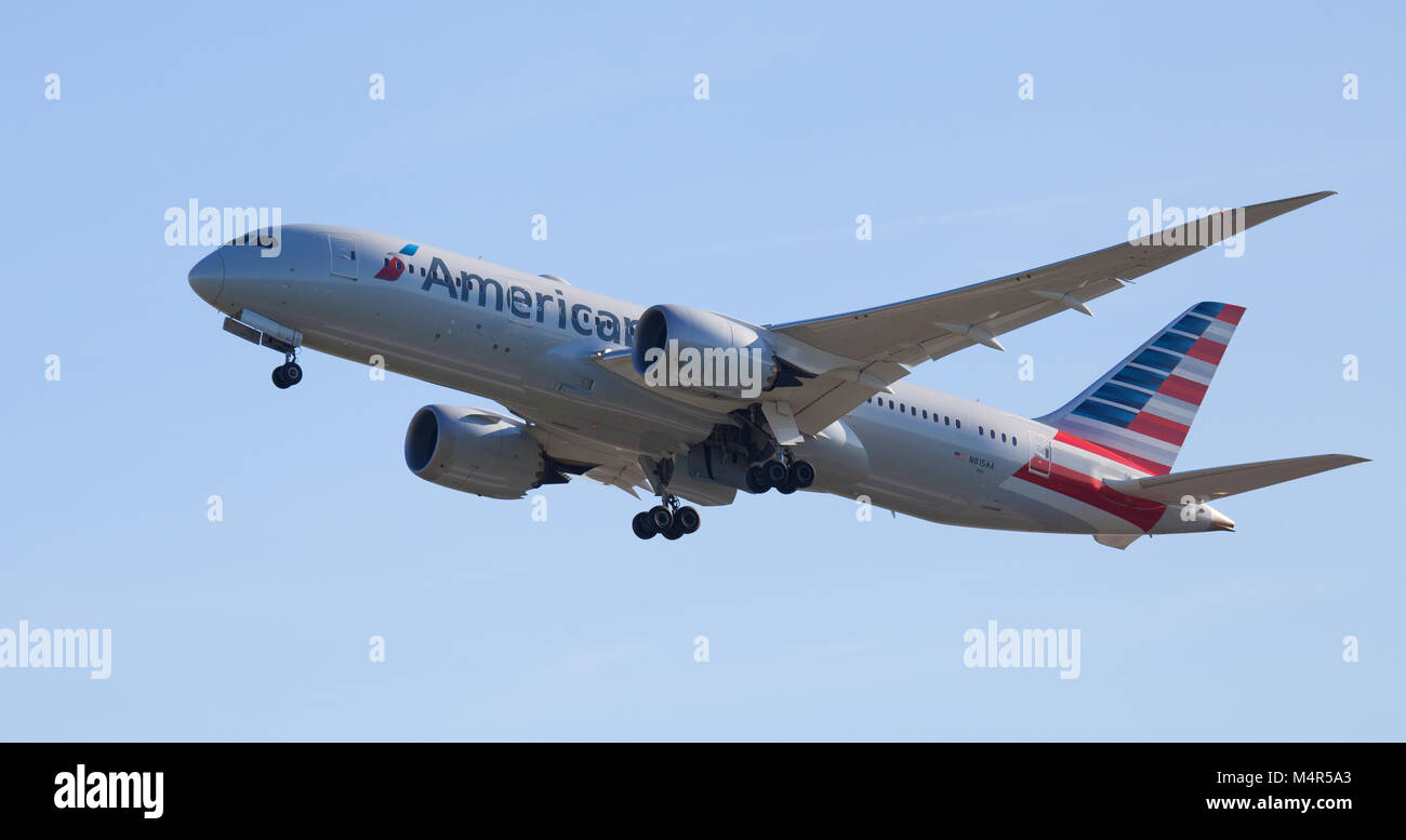 American Airlines Boeing 787 Dreamliner N815AA departing London ...