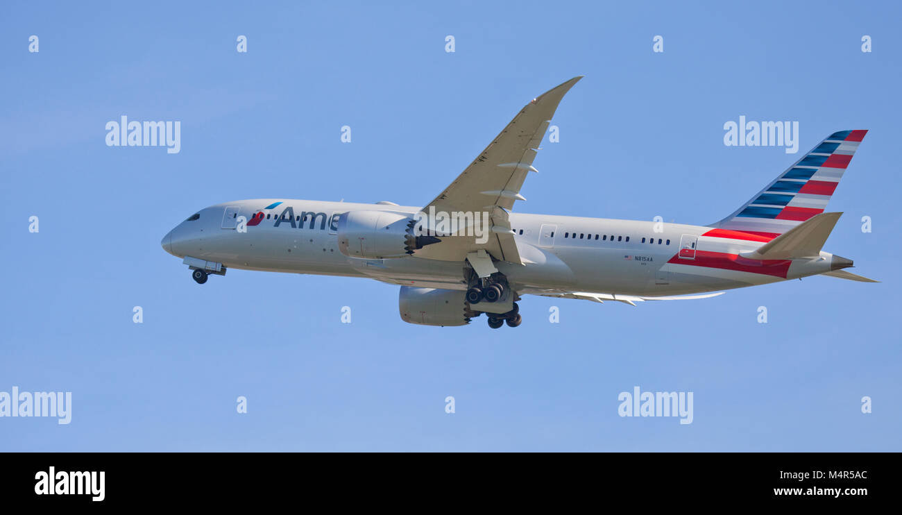 American Airlines Boeing 787 Dreamliner N815AA departing London ...