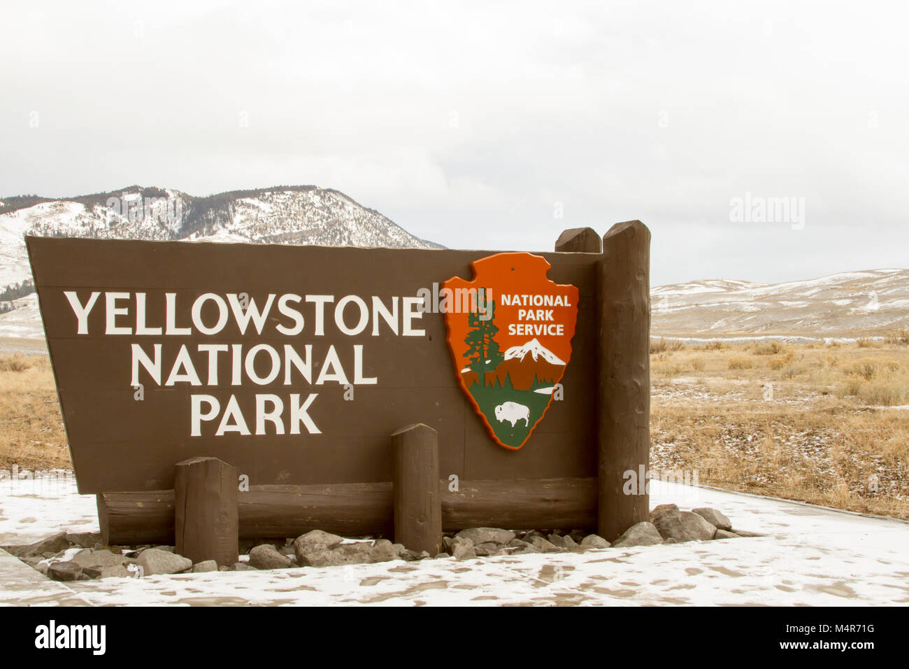 Sign yellowstone national park entrance hi-res stock photography and ...
