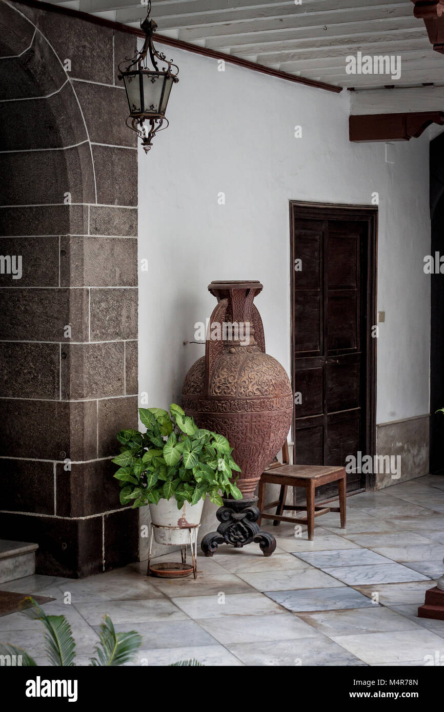 Spanish colonial house hi-res stock photography and images - Alamy