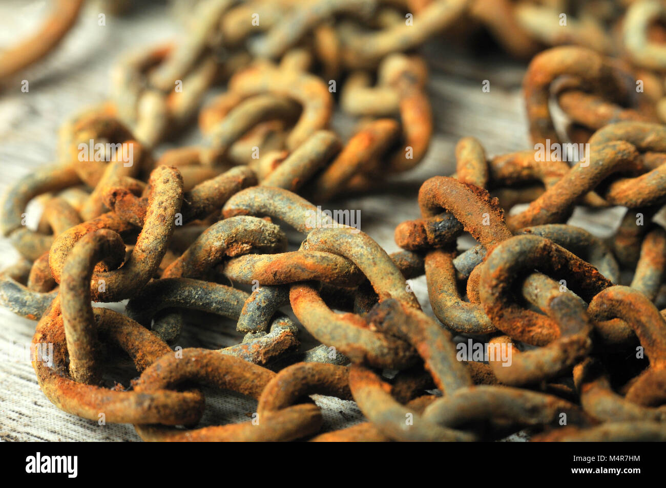 rusty iron chain Stock Photo - Alamy