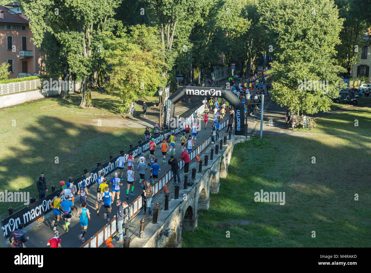 Aerial view of Runners during City Marathon Race Event Stock Photo - Alamy