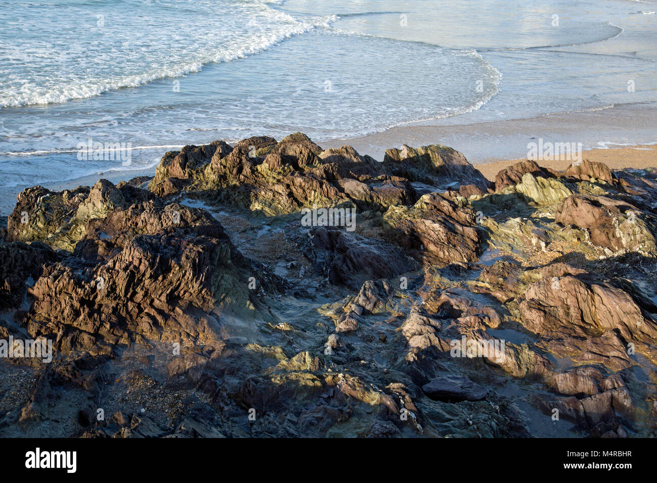 Jagged rocks on a Cornish beach Stock Photo - Alamy