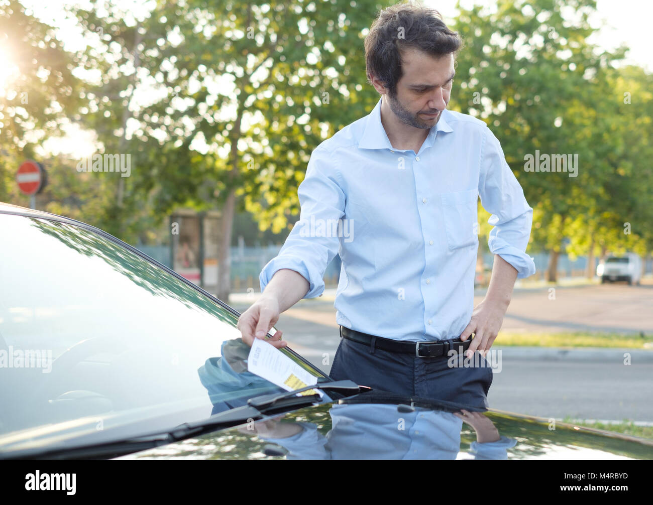 Traffic Warden Ticket Windscreen Stock Photos & Traffic Warden Ticket ...
