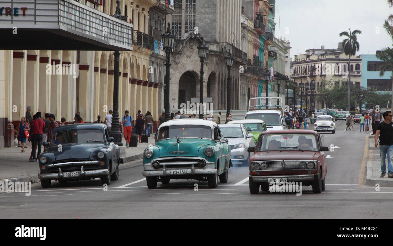 Car traffic in downtown Havana, Cuba Stock Photo - Alamy