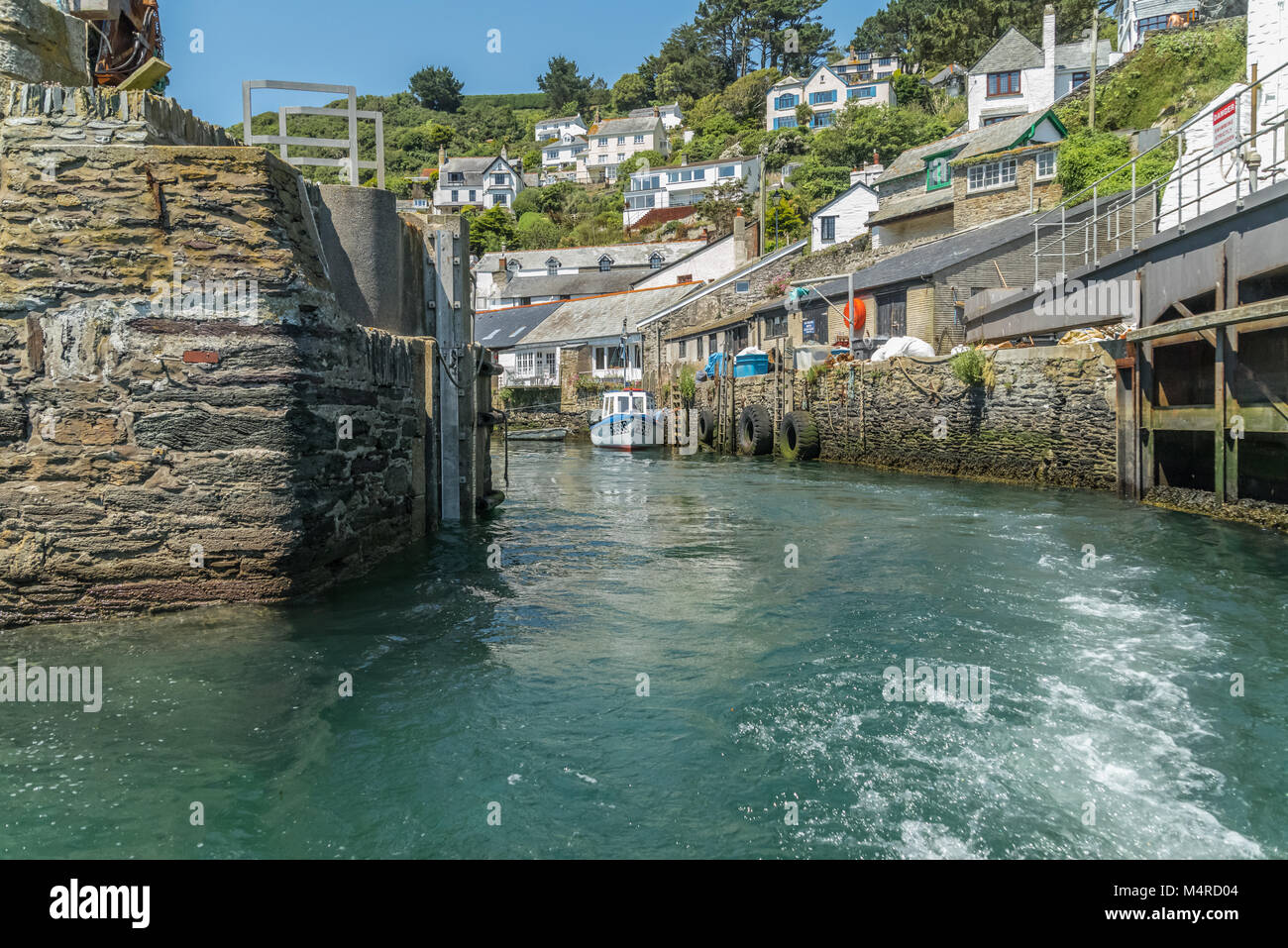 Cottages with wharf hi-res stock photography and images - Alamy