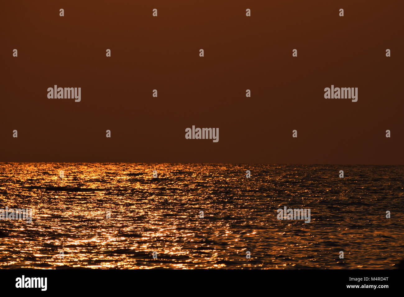 Golden sea sunset hi-res stock photography and images - Alamy
