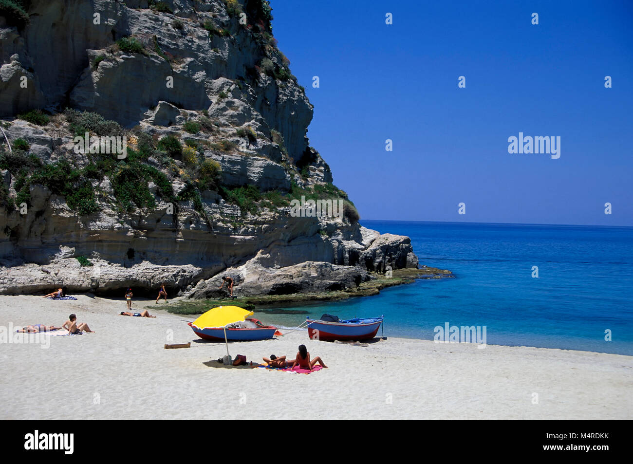 Kalabrien fischerboot hi-res stock photography and images - Alamy