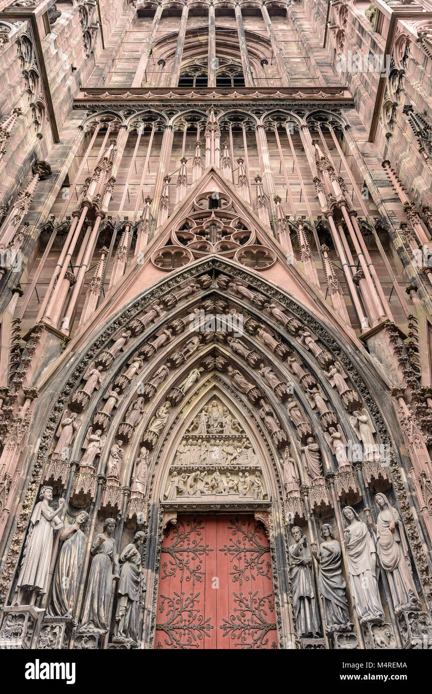 Red door notre dame cathedral hi-res stock photography and images - Alamy