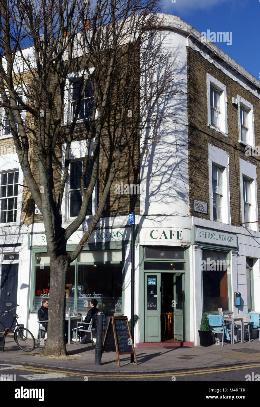 Angel of islington hi-res stock photography and images - Alamy