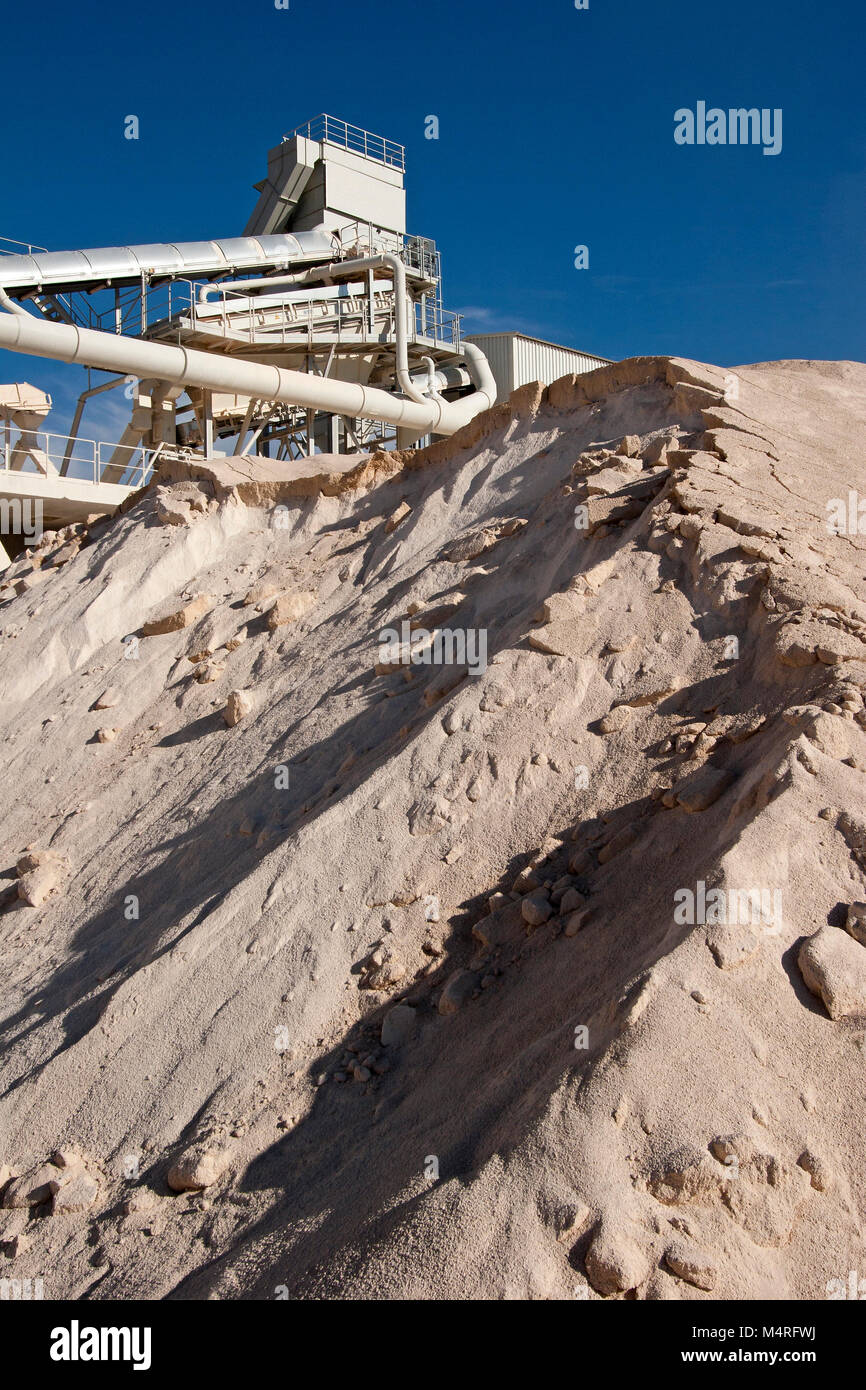 Aggregate mine screening hi-res stock photography and images - Alamy