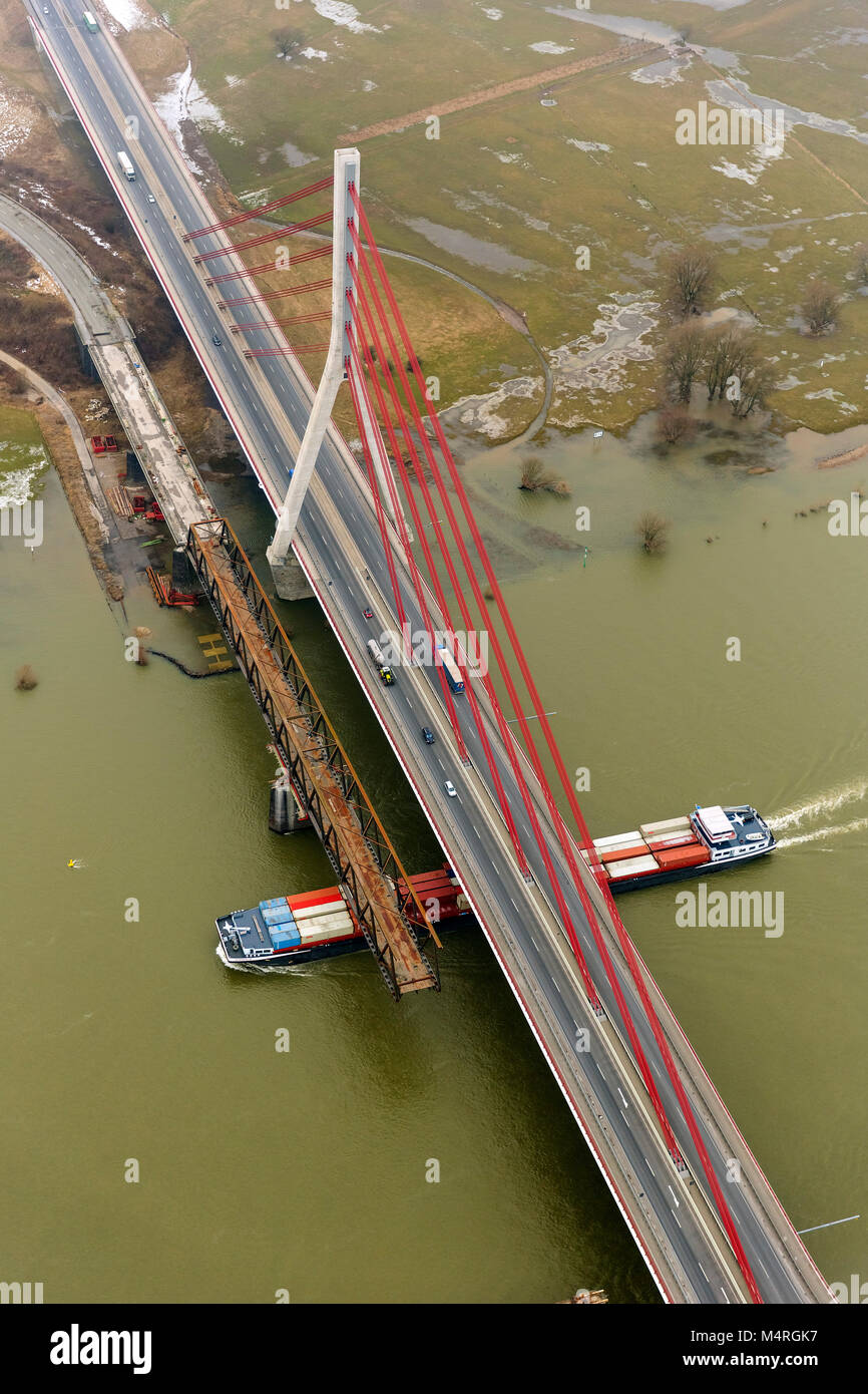 Neue und alte rheinbrucke zwischen buderich und wesel hi-res stock ...