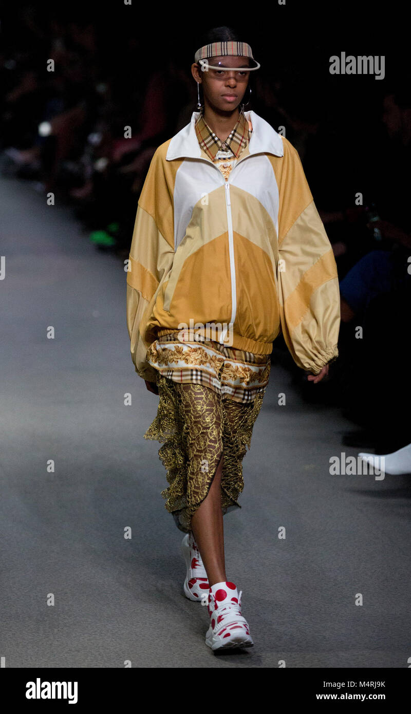 Burberry model catwalk 2018 hi-res stock photography and images - Alamy