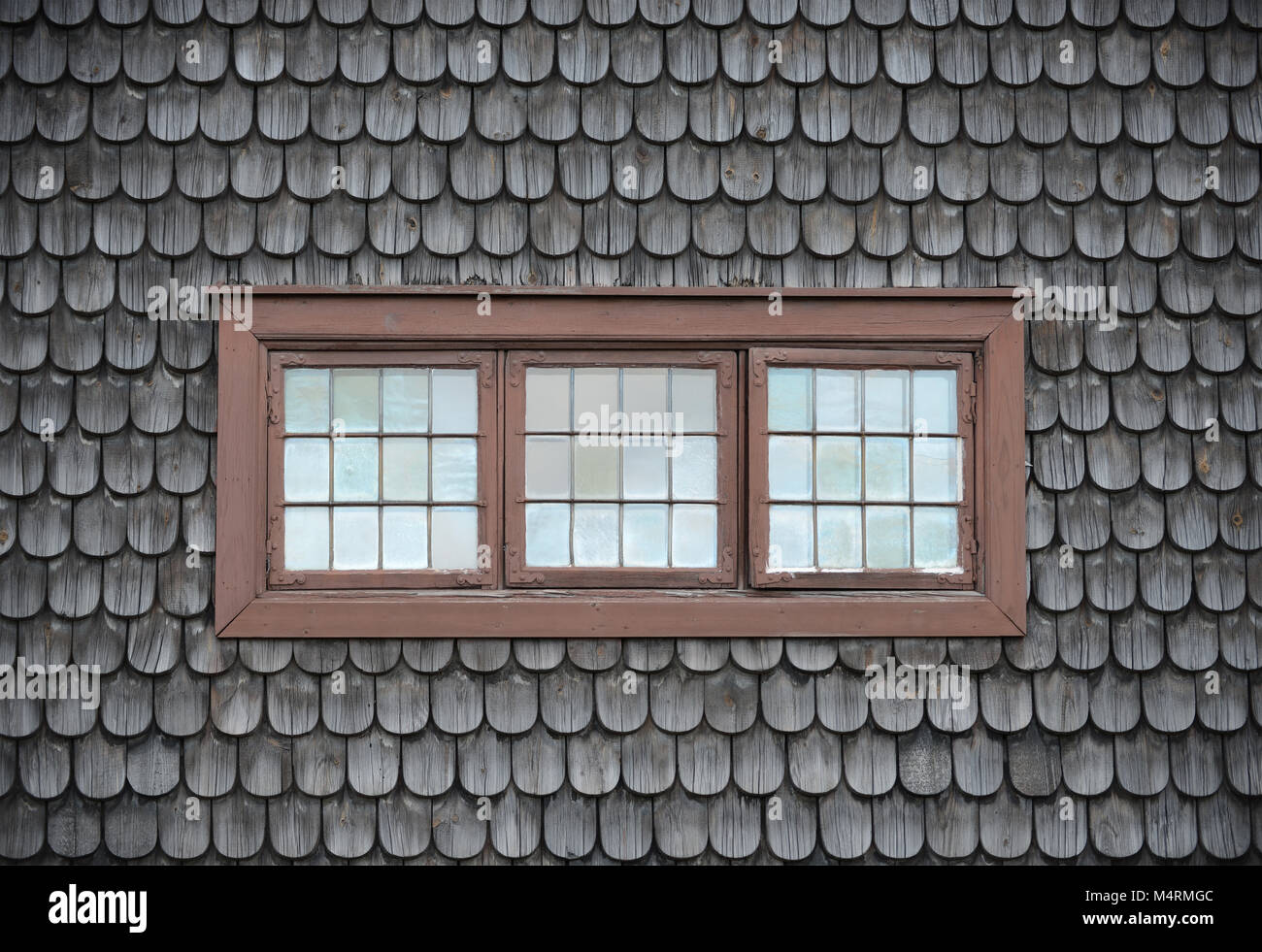 Brown windows hi-res stock photography and images - Alamy