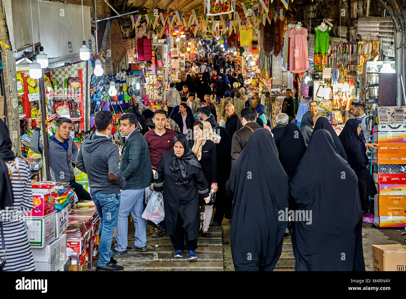 Young iranian woman shopping chador hi-res stock photography and images ...