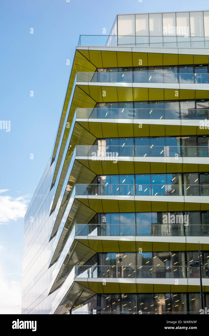 Riverbank house hi-res stock photography and images - Alamy