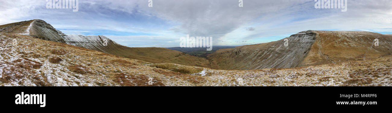 Cribyn mountain near Pen y Fan in the Brecon Beacons National Park with ...