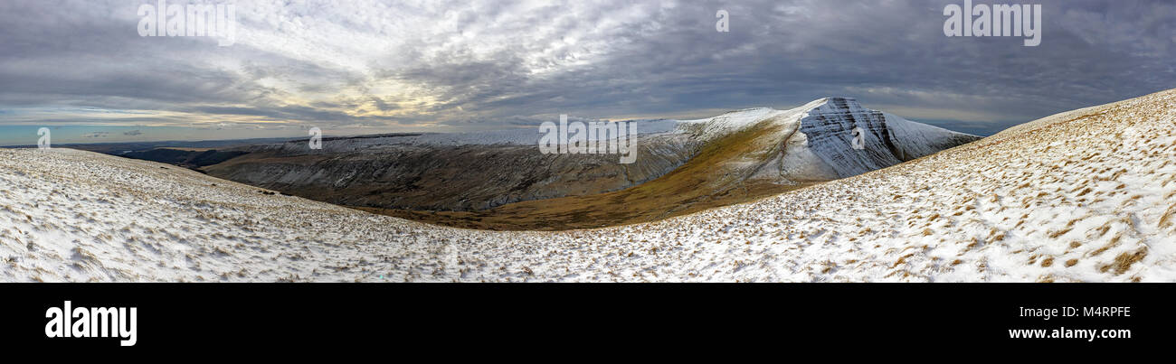 Cribyn mountain near Pen y Fan in the Brecon Beacons National Park with ...