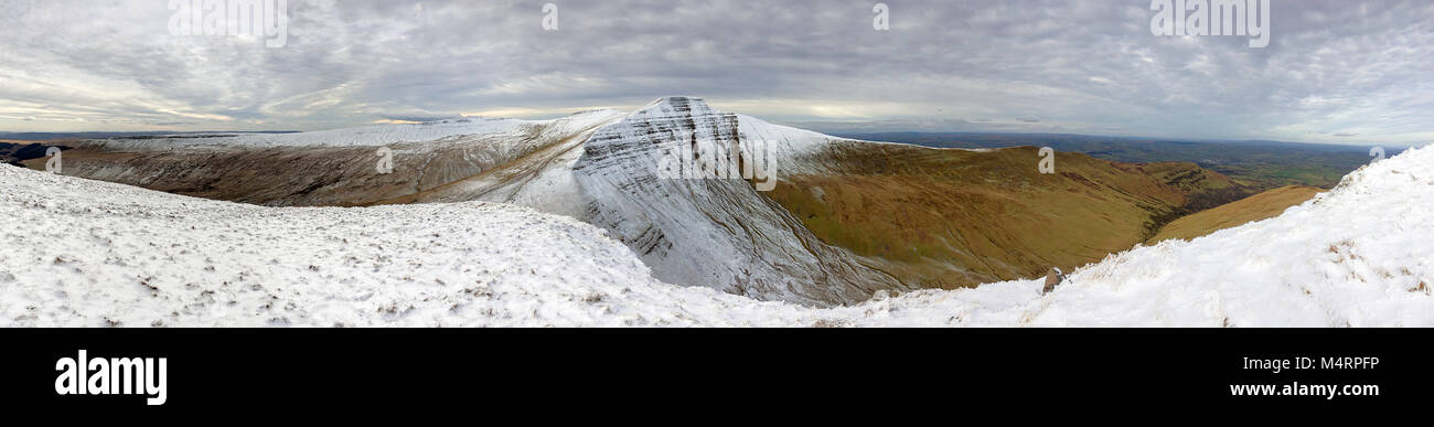 Cribyn mountain near Pen y Fan in the Brecon Beacons National Park with ...