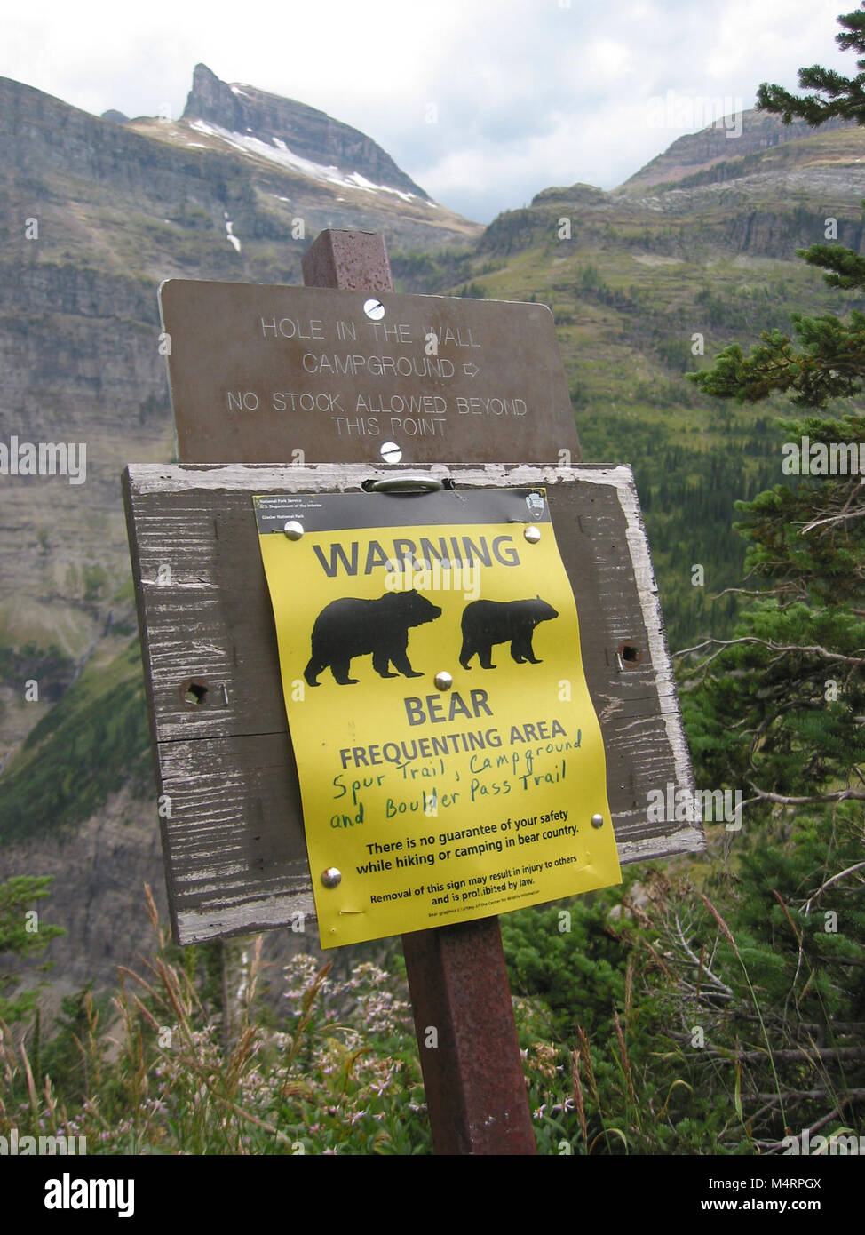 Bear Warning Sign Stock Photo - Alamy