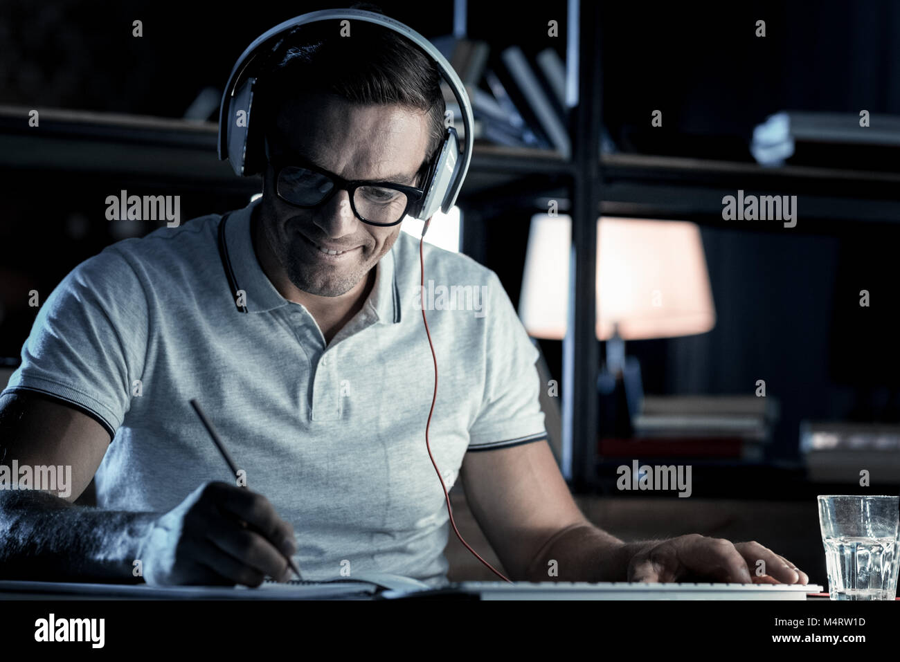 Man taking notes hi-res stock photography and images - Alamy