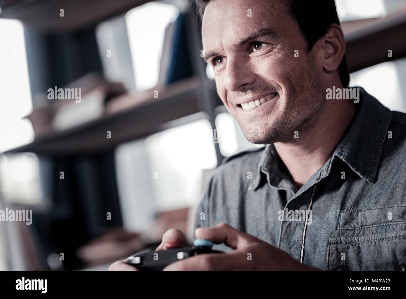 Motivated man playing video games Stock Photo - Alamy