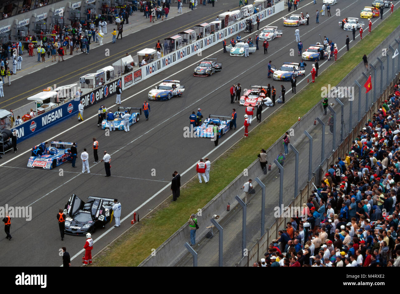 Crowd start le mans 24 hi-res stock photography and images - Alamy