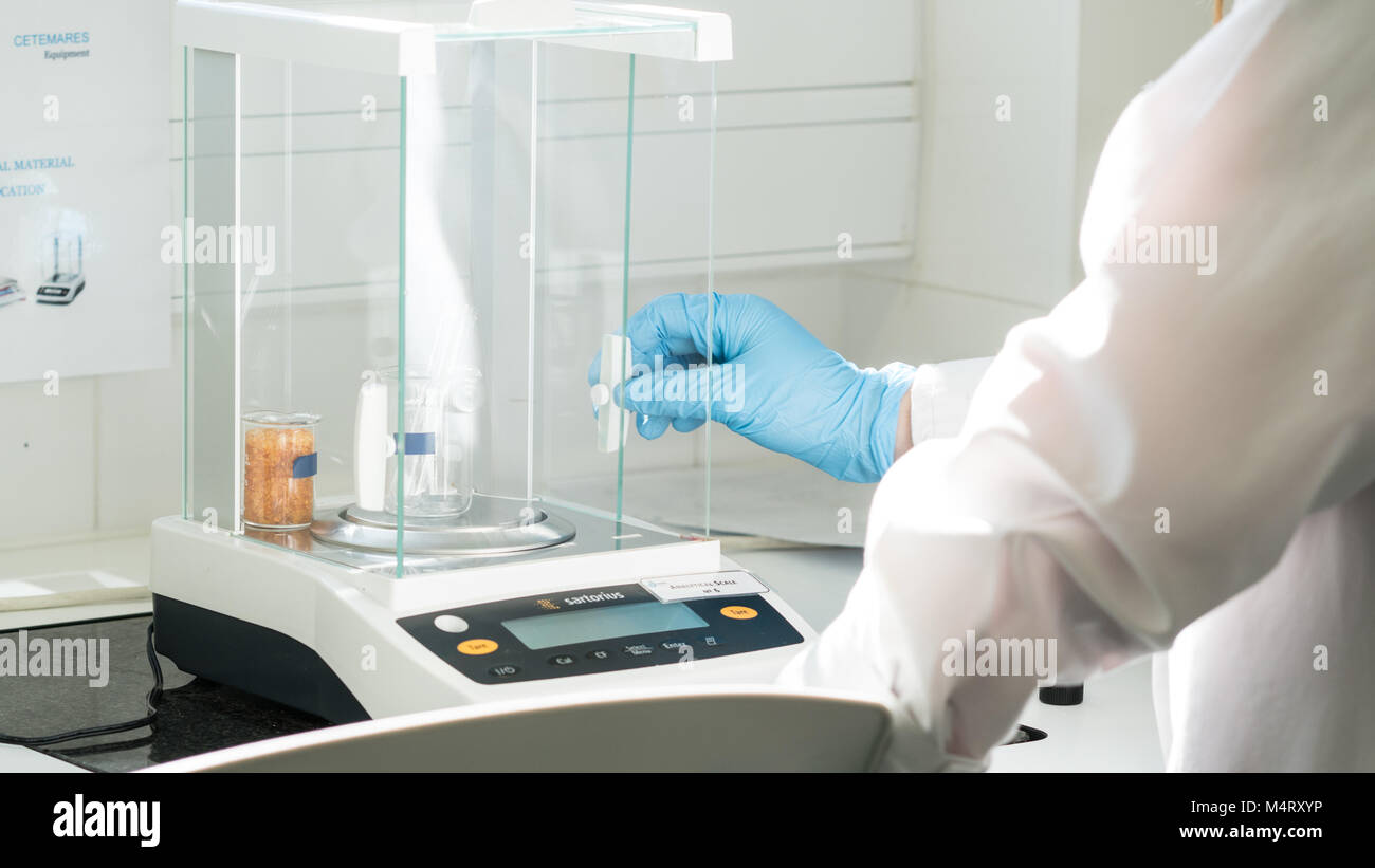 Laboratory scientist hi-res stock photography and images - Alamy