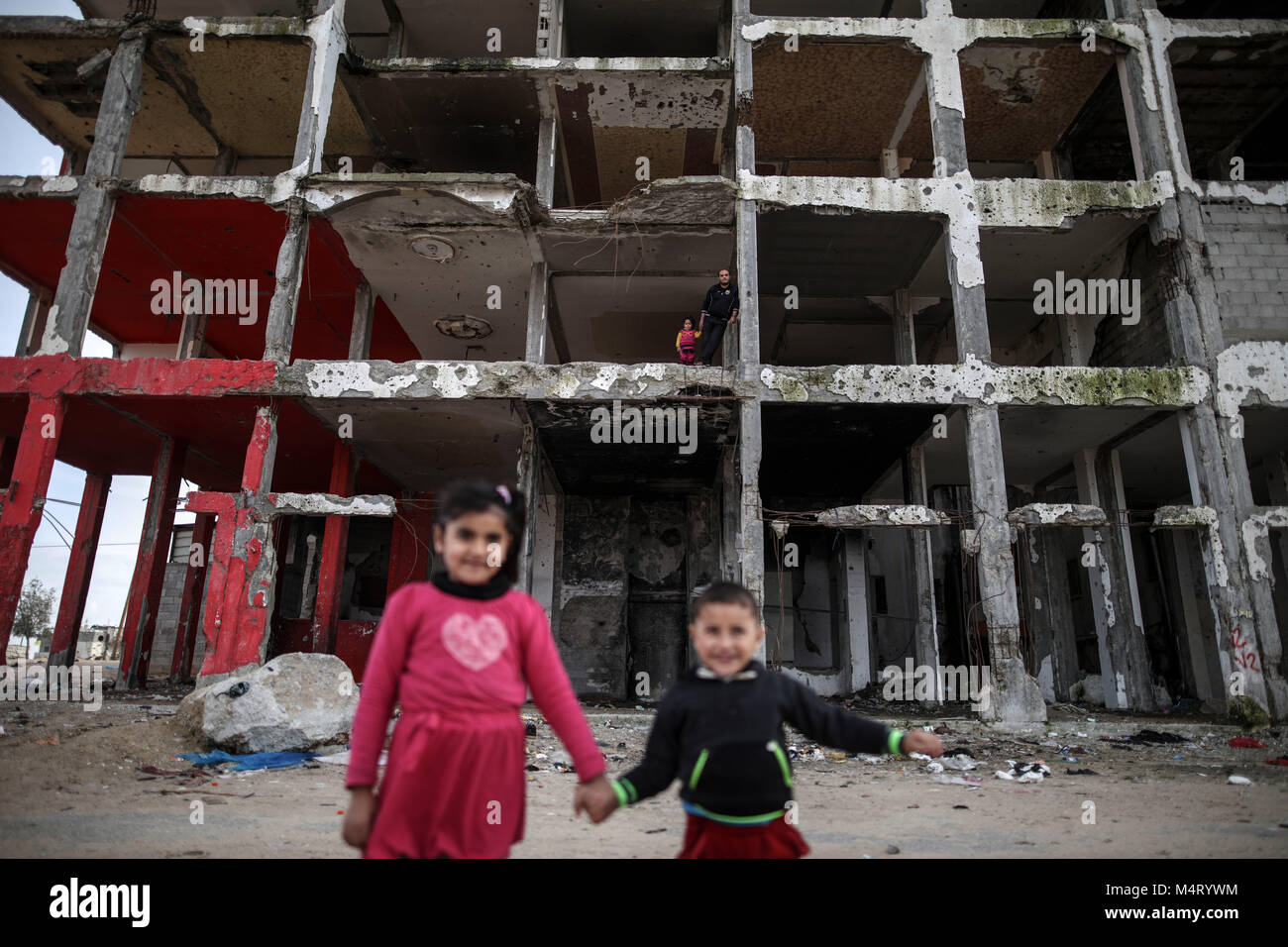 Palestinian children play in front of the rubbles of Al-Nada ...