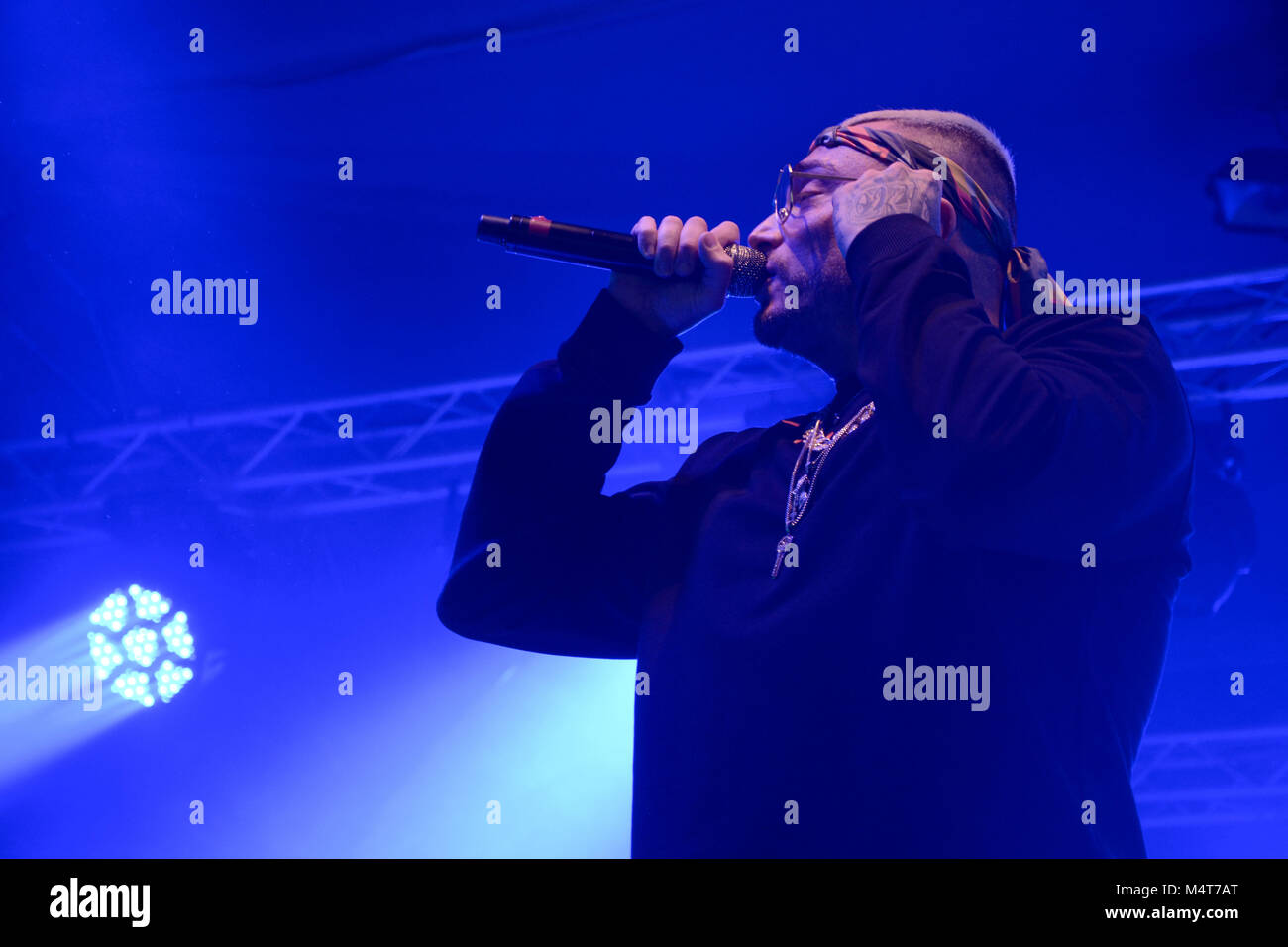 Gue pequeno singer hi-res stock photography and images - Alamy