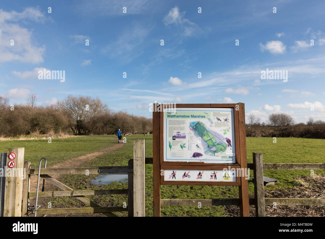 Hackney marshes river hi-res stock photography and images - Alamy