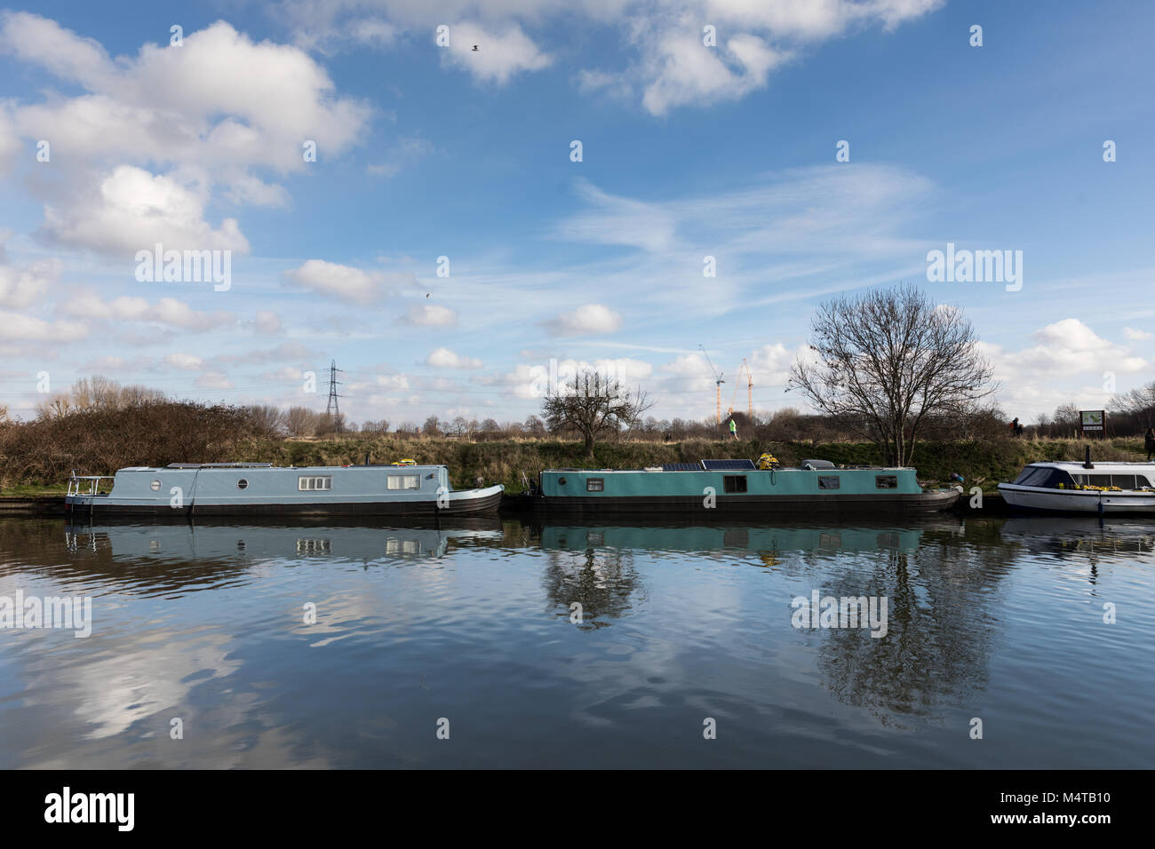 UK Weather. Beautiful weather on the River Lea, by the Lea Valley basin ...