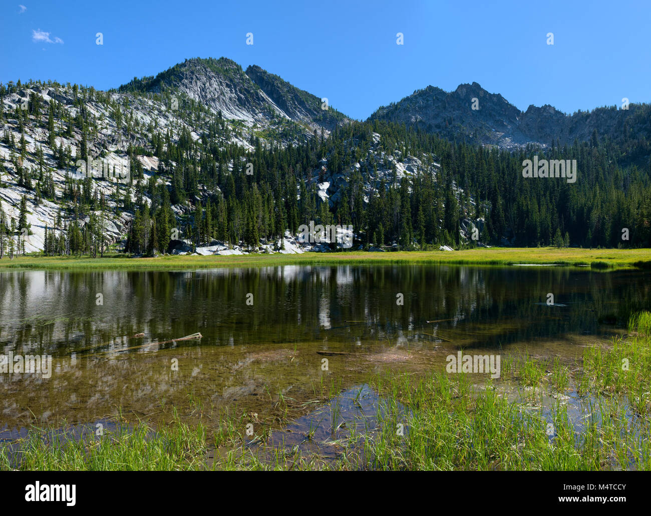 Hiking peaks hi-res stock photography and images - Alamy