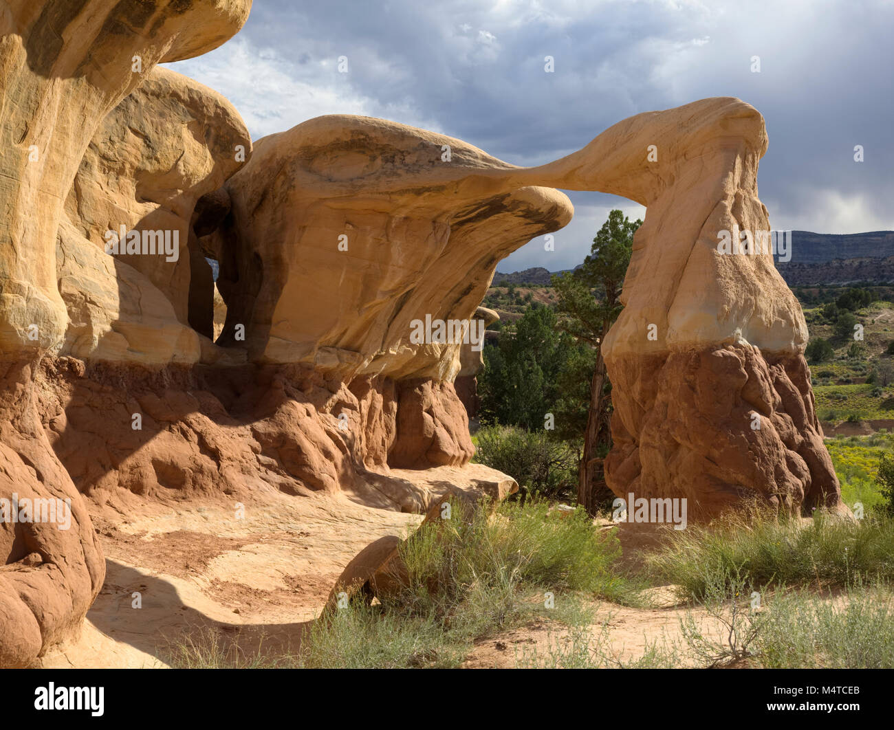 Metate arch hi-res stock photography and images - Alamy