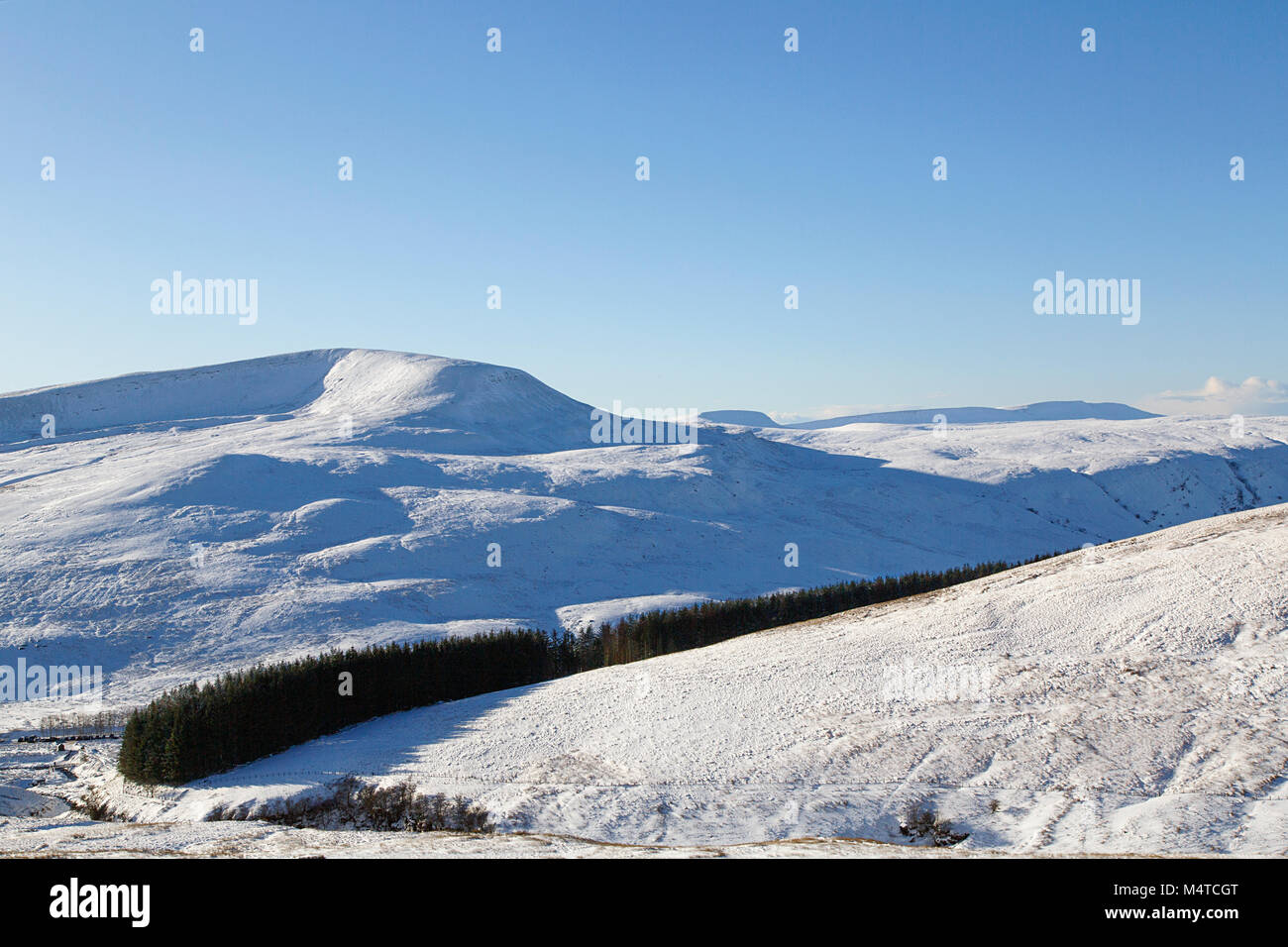 Landscape with winter snow and blue sky background at Brecon Beacons ...