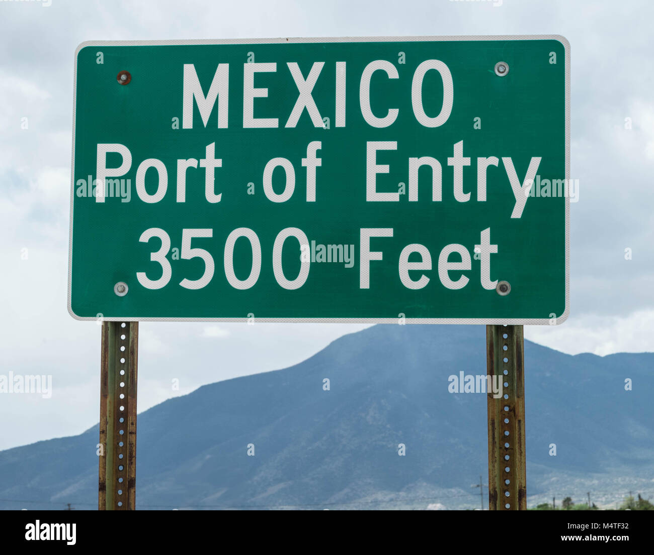 Sign along the border between Arizona and Mexico near Naco Stock Photo ...