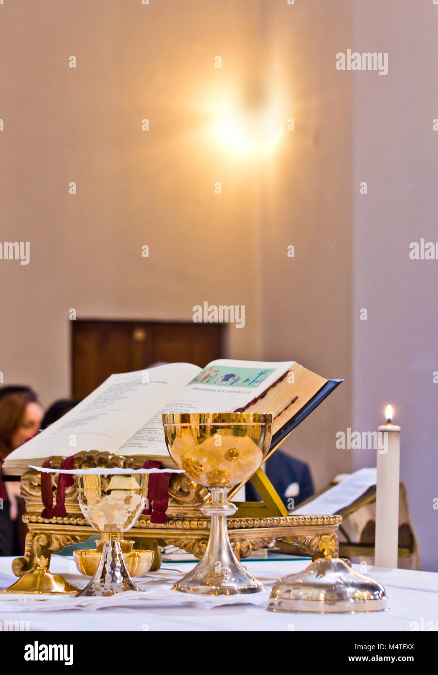 Communion hosts and wine hi-res stock photography and images - Alamy