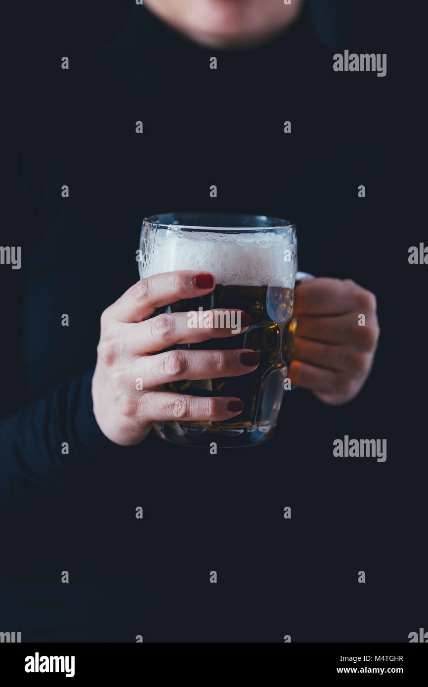 Woman hand holding beer hi-res stock photography and images - Alamy