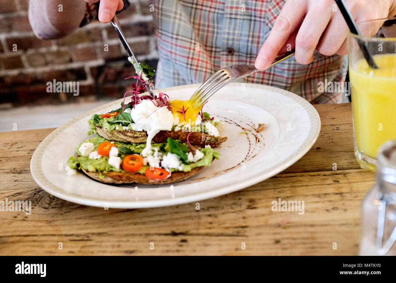 Smashed avocado chilli hi-res stock photography and images - Alamy