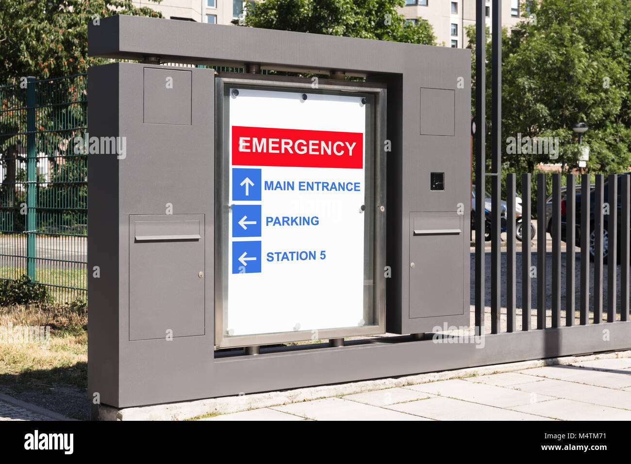 Hospital sign board hi-res stock photography and images - Alamy