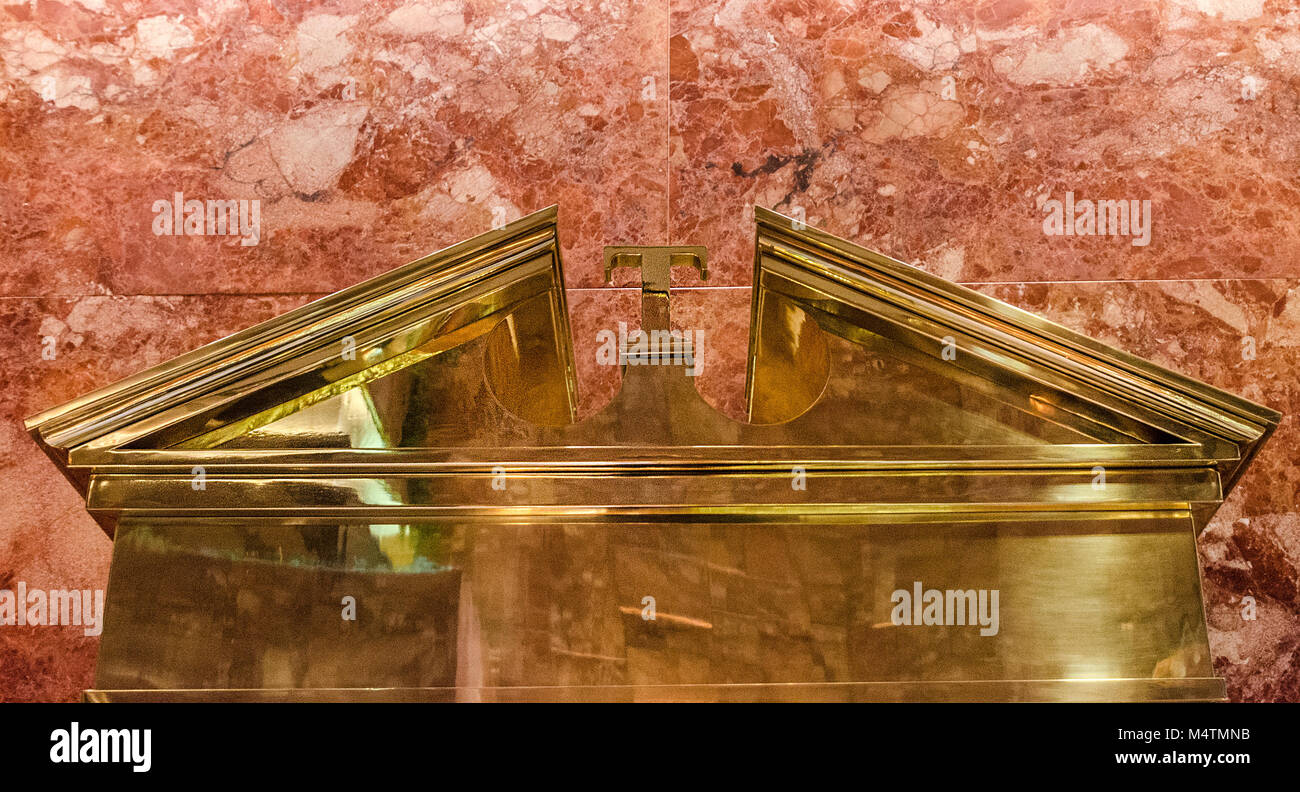 Donald trump tower gold hi-res stock photography and images - Alamy