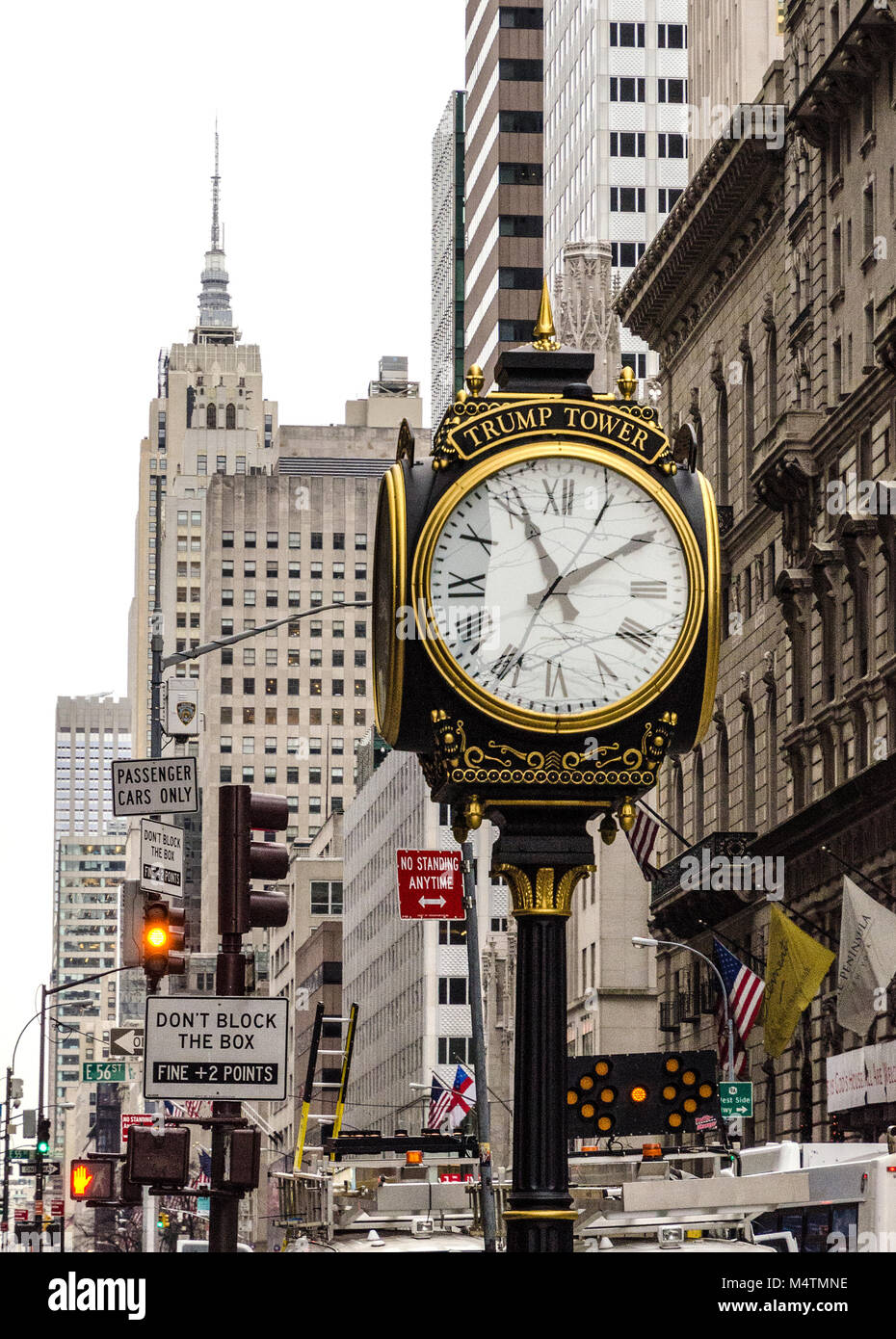 Fifth avenue clock hi-res stock photography and images - Alamy
