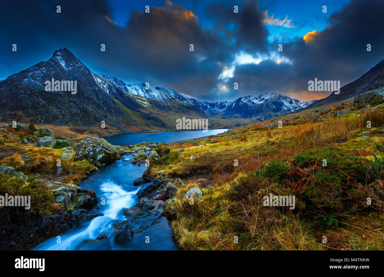 Ogwen valley hi-res stock photography and images - Alamy