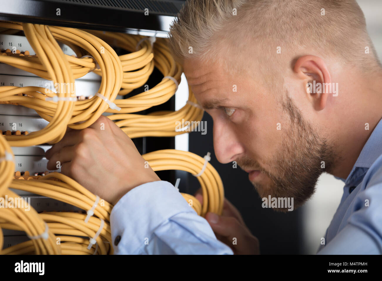 Data center wires hi-res stock photography and images - Alamy