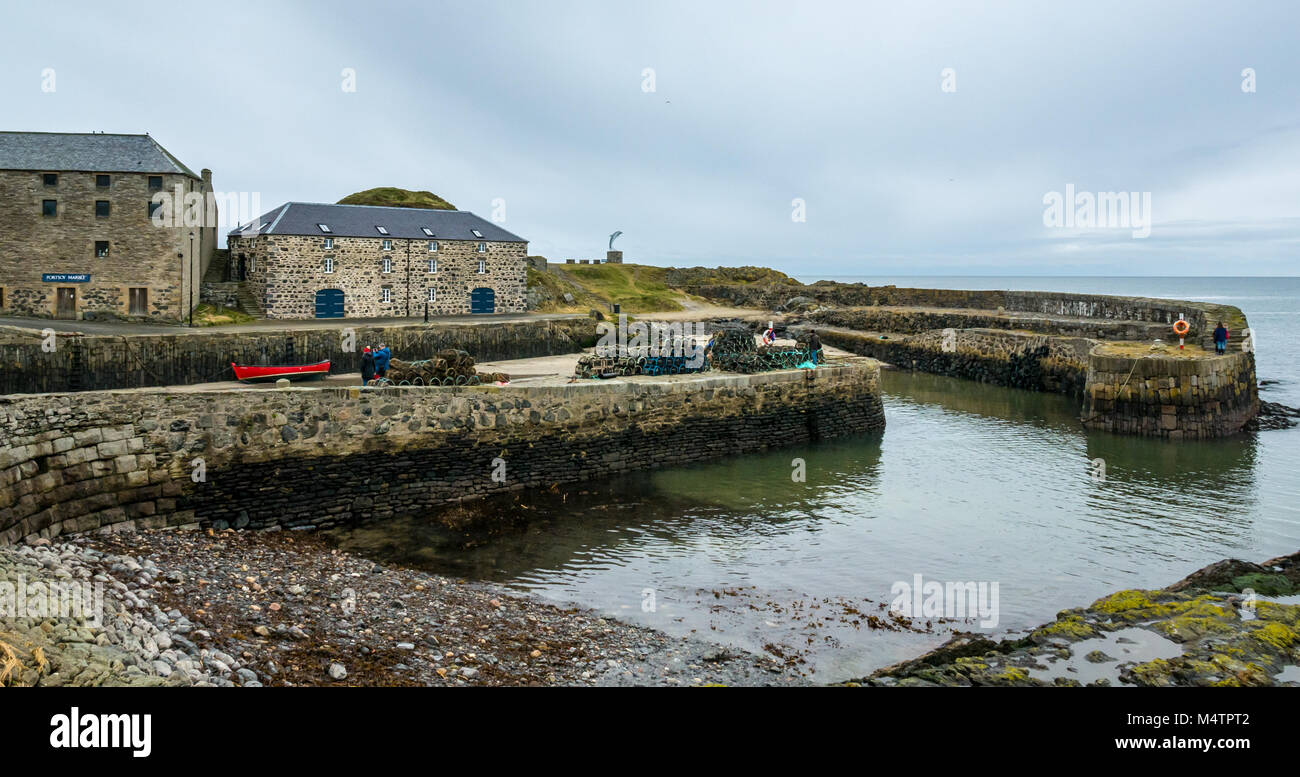 Old harbour buildings hi-res stock photography and images - Alamy