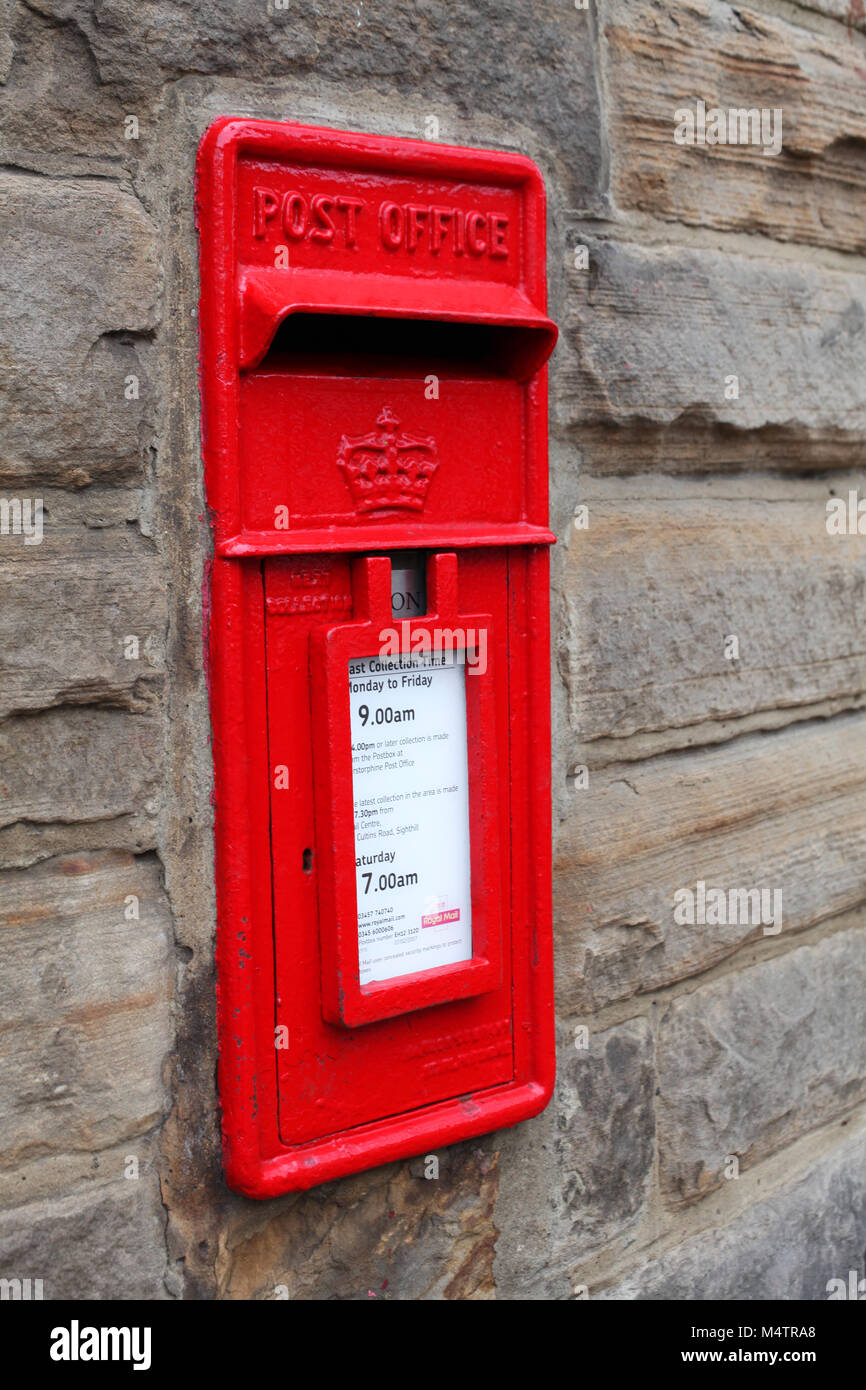 Letterbox mail hi-res stock photography and images - Alamy