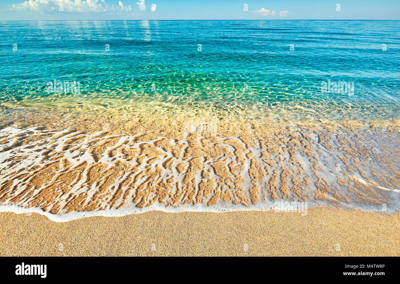 Sea view from tropical beach with sunny sky. Summer paradise beach ...