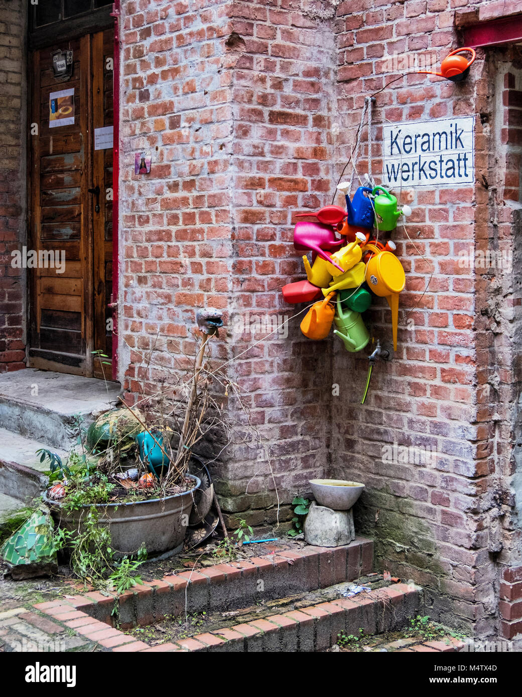 Berlin-Mitte, Prenzlauer Berg.Unusual Inner Courtyard. Amusing still ...