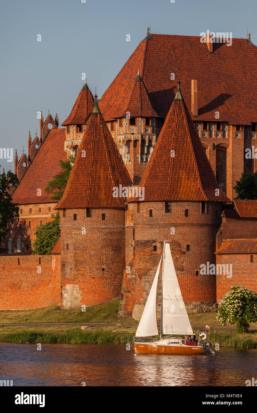 Medieval river boat hi-res stock photography and images - Alamy